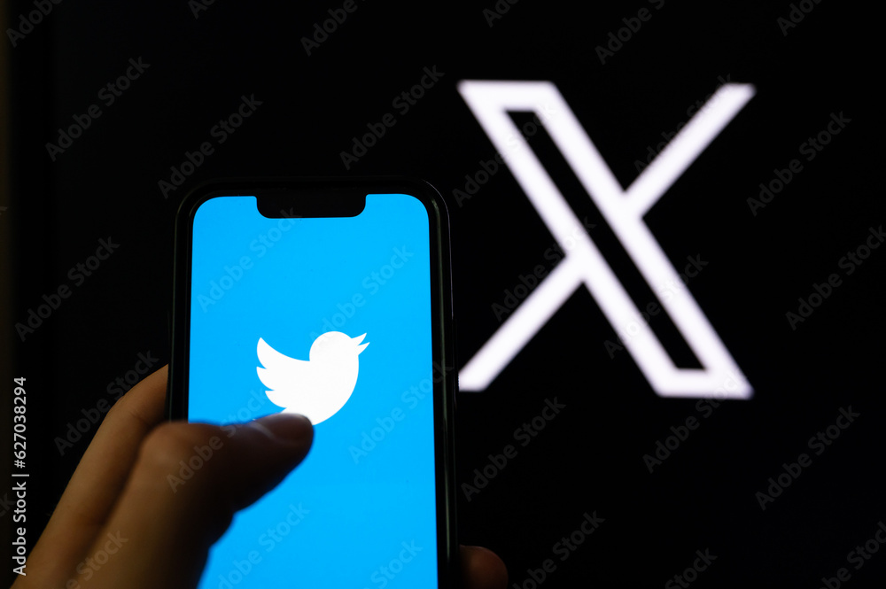 New logo of Twitter. Smartphone using old logo of twitter. New logo in ...