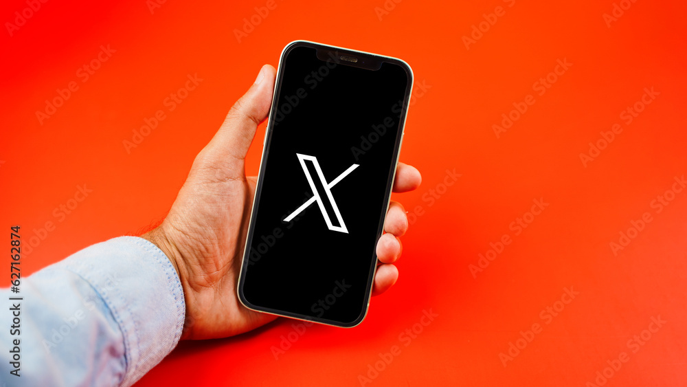 Foto de Twitter X logo on the mobile phone screen, brand new logo ...