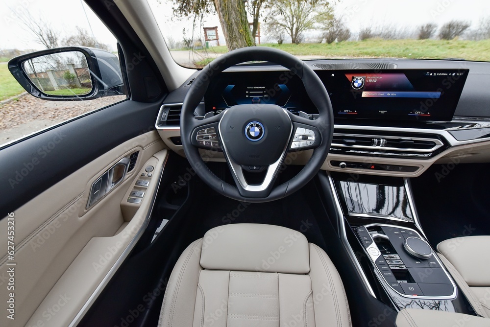 BMW 330e xDrive Touring. Powerful family car with plug-in hybrid drive ...