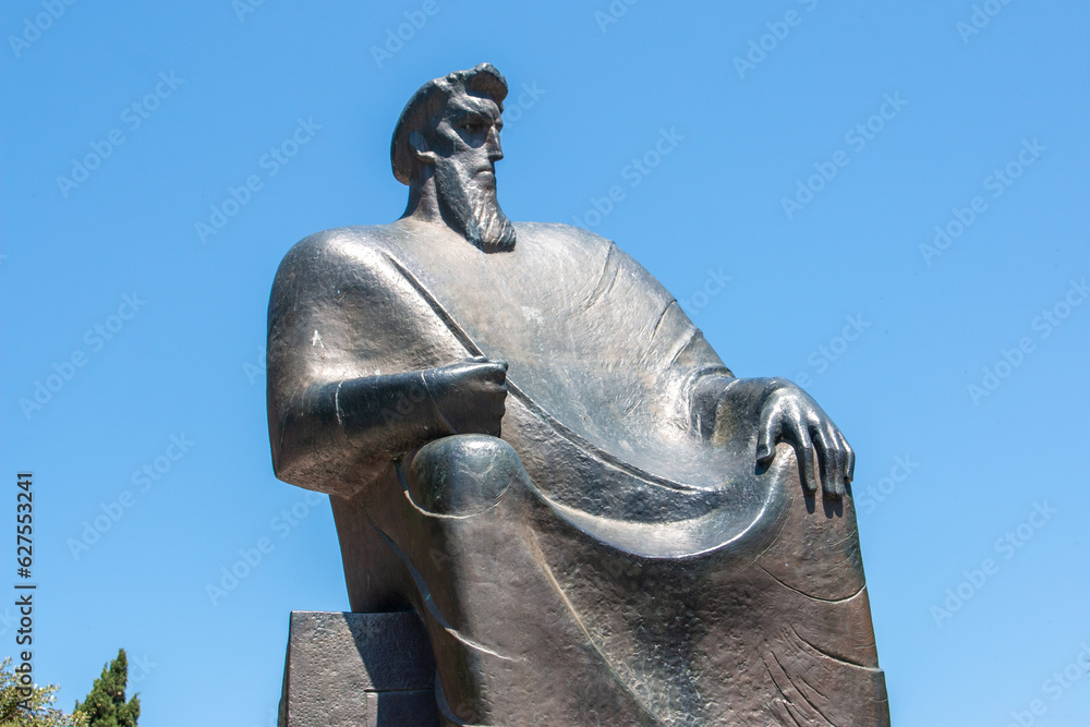 Peter Krešimir IV. Statue (Spomenik hrvatskom kralju Petru Krešimiru IV ...