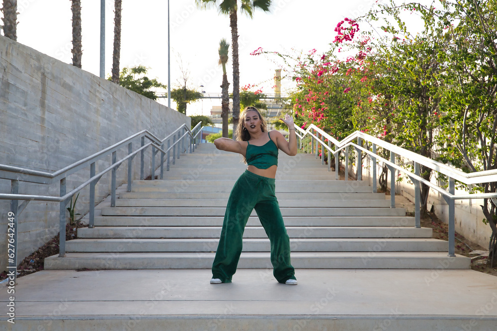 Foto de Latin and Hispanic girl, young and beautiful, dancing modern ...
