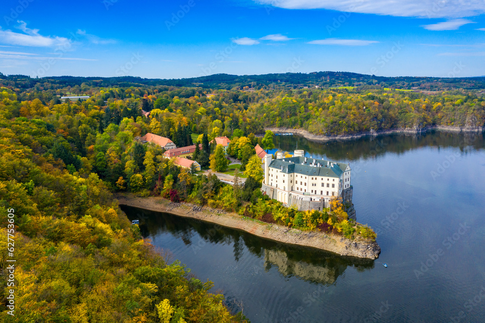 Aerial view chateau Orlik, above Orlik reservoir in beautiful autumn ...