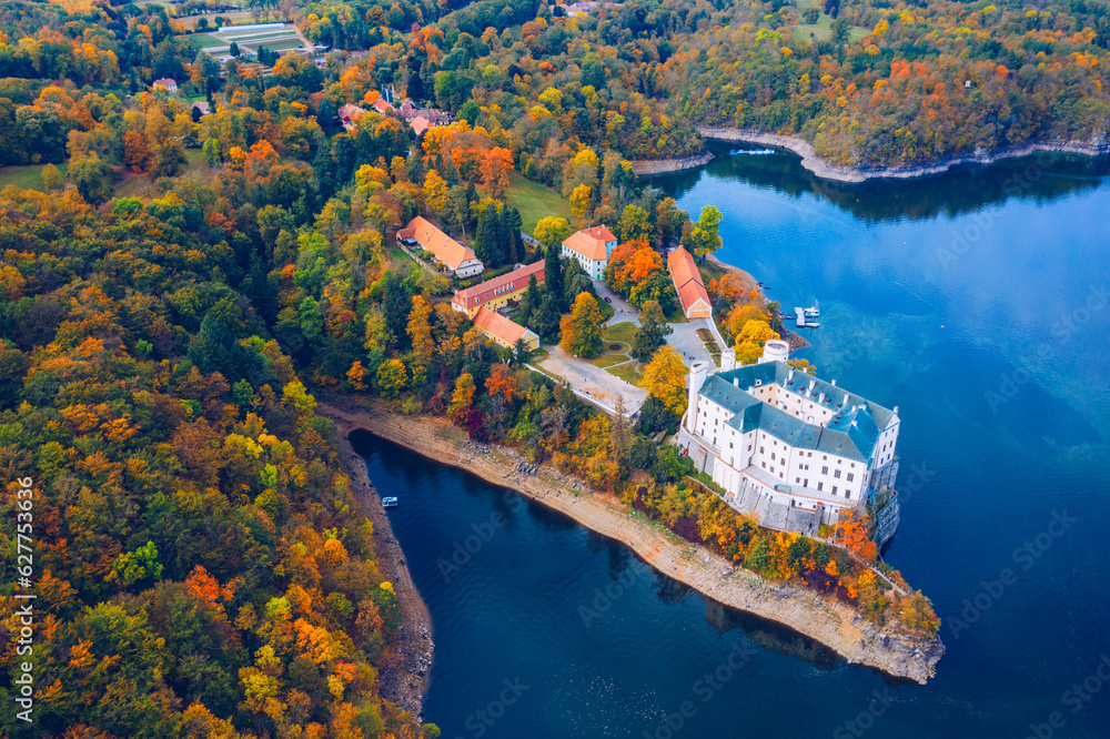 Aerial view chateau Orlik, above Orlik reservoir in beautiful autumn ...