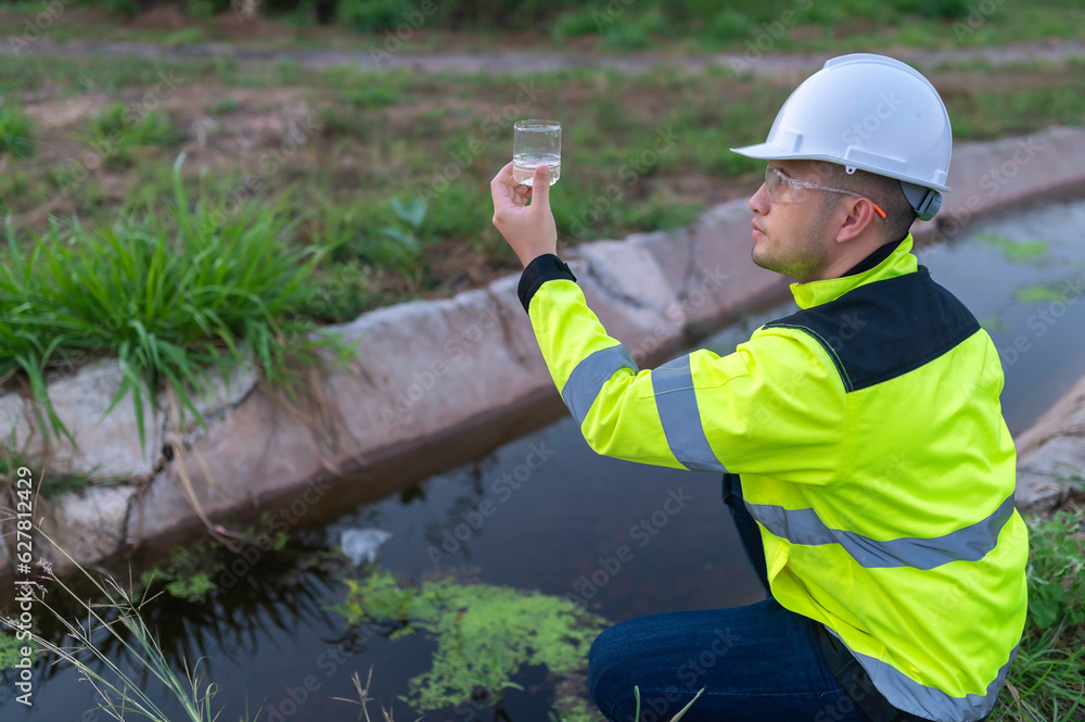 Environmental engineers inspect water quality,Bring water to the lab ...