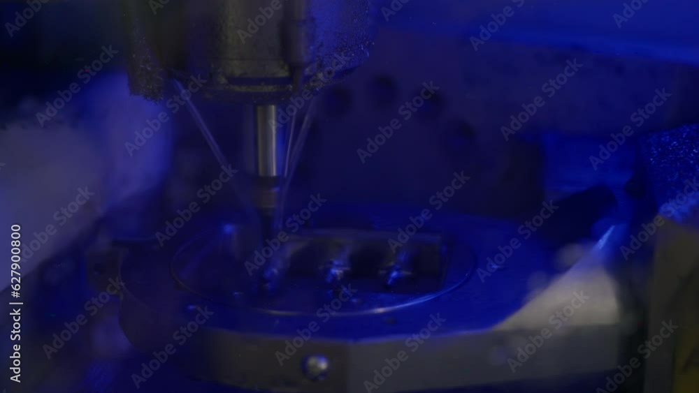 Vidéo Stock Using a modern milling machine at the dentistry laboratory ...