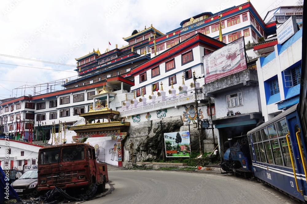 Iconic Darjeeling Himalayan Railway toy train passes famous Dali ...