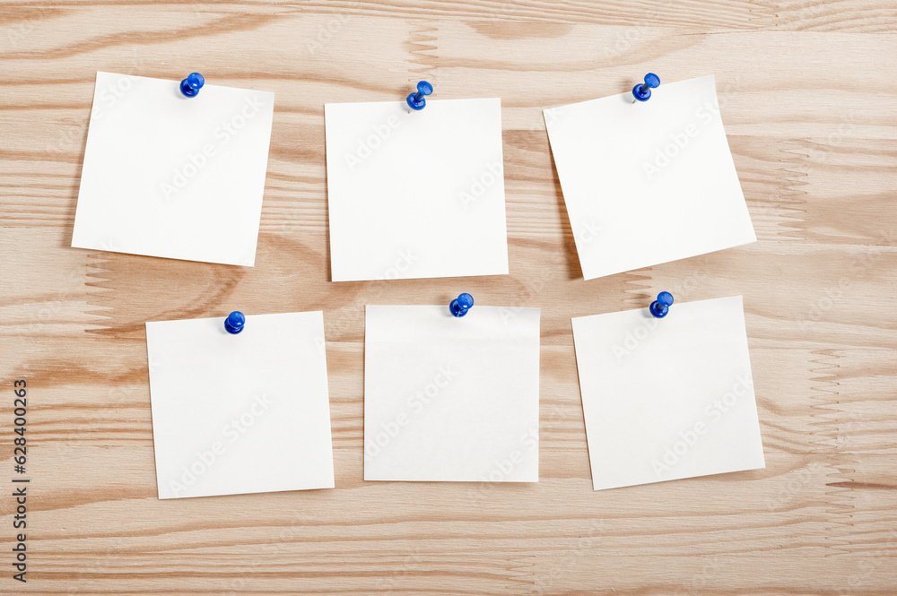 Six set of white sticky notes push pins on wooden board. Mockup Six ...