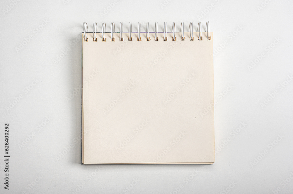 Foto de mockup notebook. Spiral notebook from top view with empty white ...