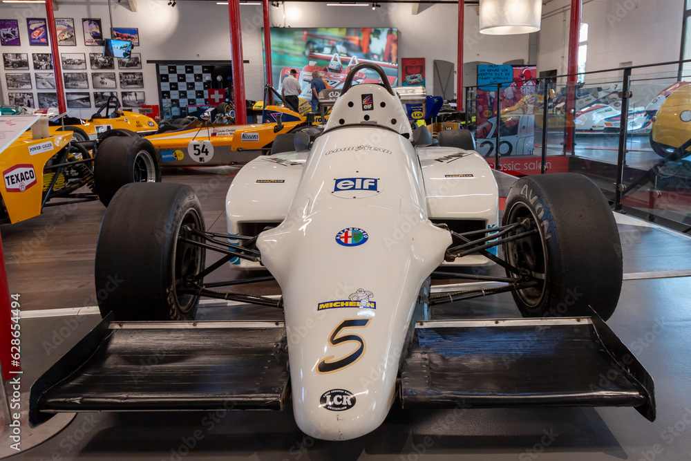 Single-seat racing car developed in the late 80s and early 90s by Alfa ...