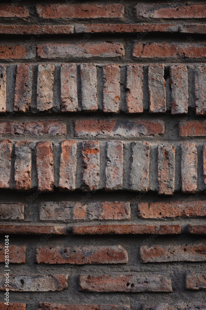 Alternating rows of brick are arranged vertically and horizontally ...