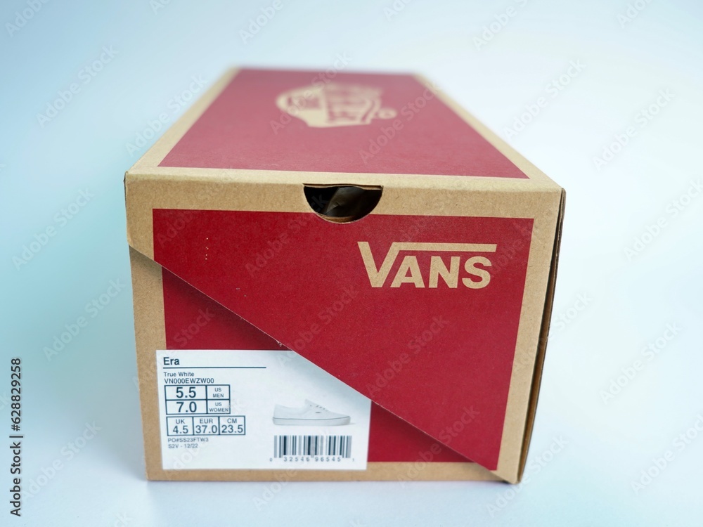 Van box shoes, A package of Vans off the wall shoebox on a white ...