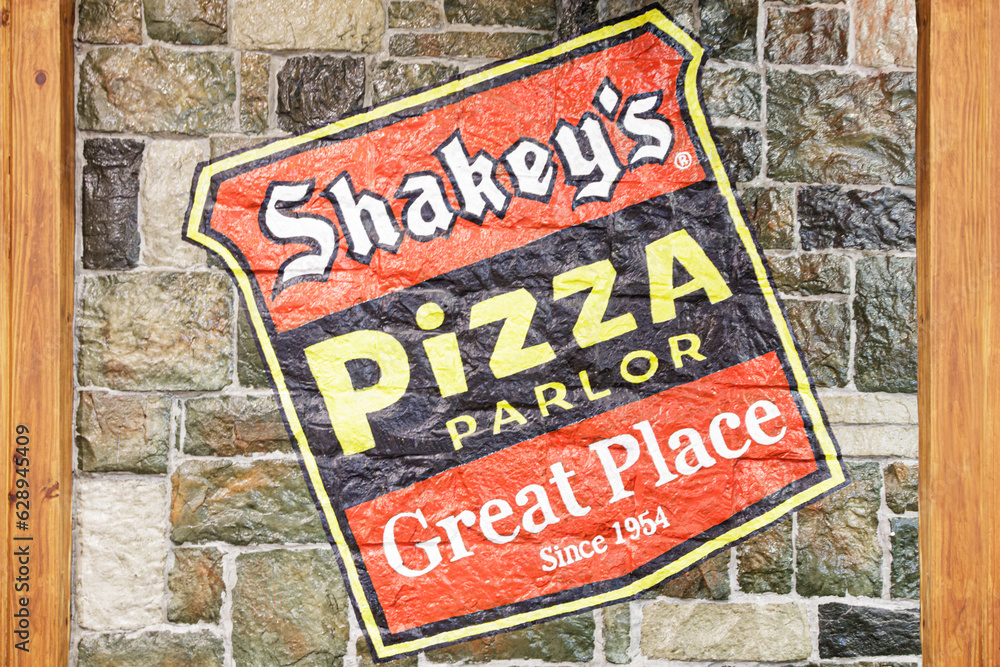 Foto de Shakey's Pizza Parlor Sign inside a local shopping mall Manila ...