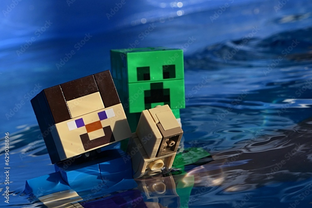 Foto de LEGO Minecraft figure of Steve drowning in a pool trying to ...