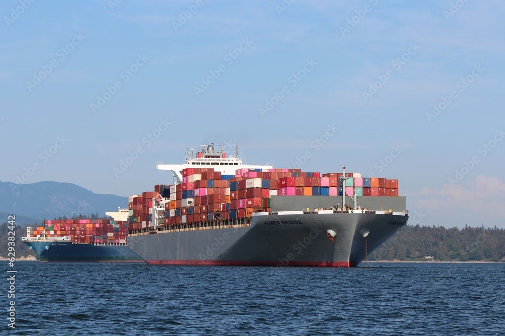 A container ship holding shipping containers in English Bay in the port ...