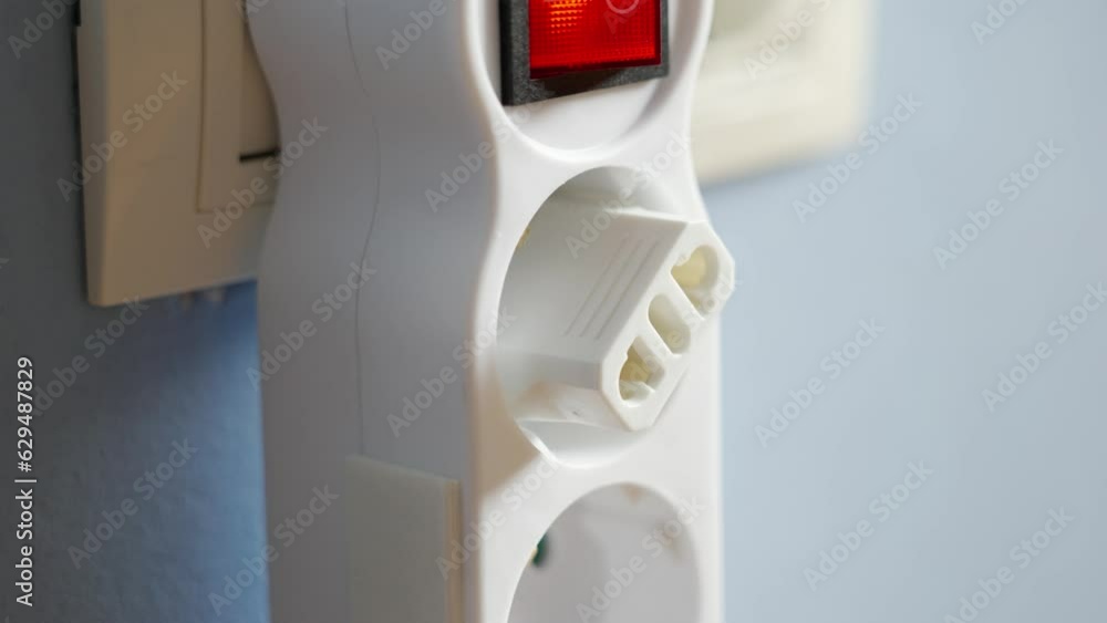 Connecting an electrical adapter to an electric splitter with red ...