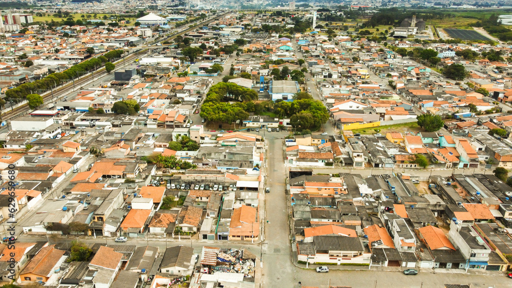 Visão aérea da cidade de Suzano em São Paulo captada do alto por um ...