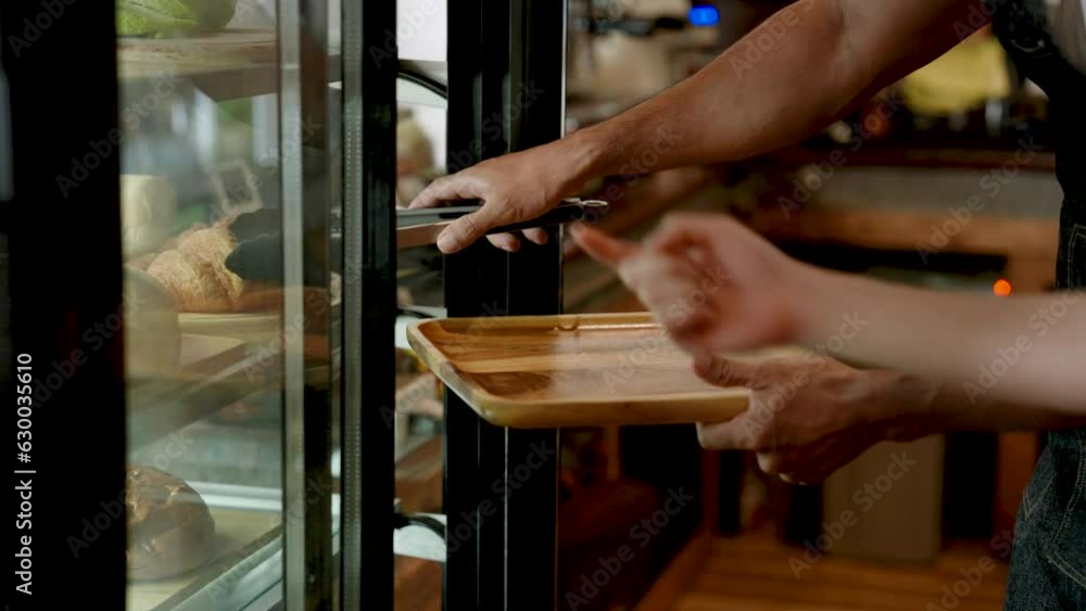 Close-up, Asian man hands holding tongs for tongs, man picks up ...