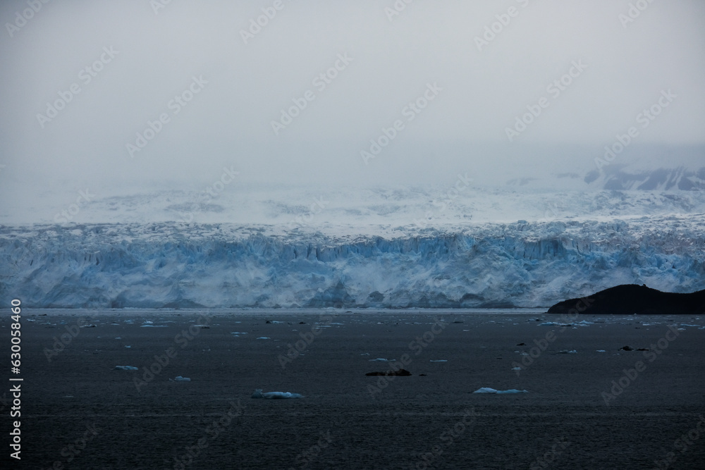 Cruise to Hubbard Glacier Bay in Alaska with floating ice bergs and ...