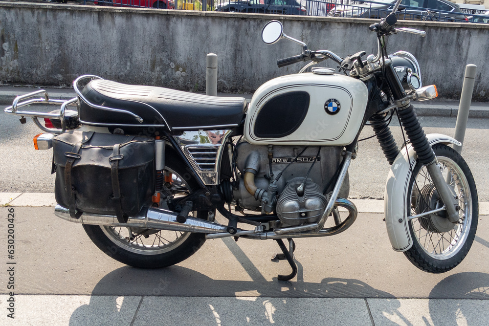 BMW r50/5 white fuel tank vintage retro motorcycle logo sign and brand ...