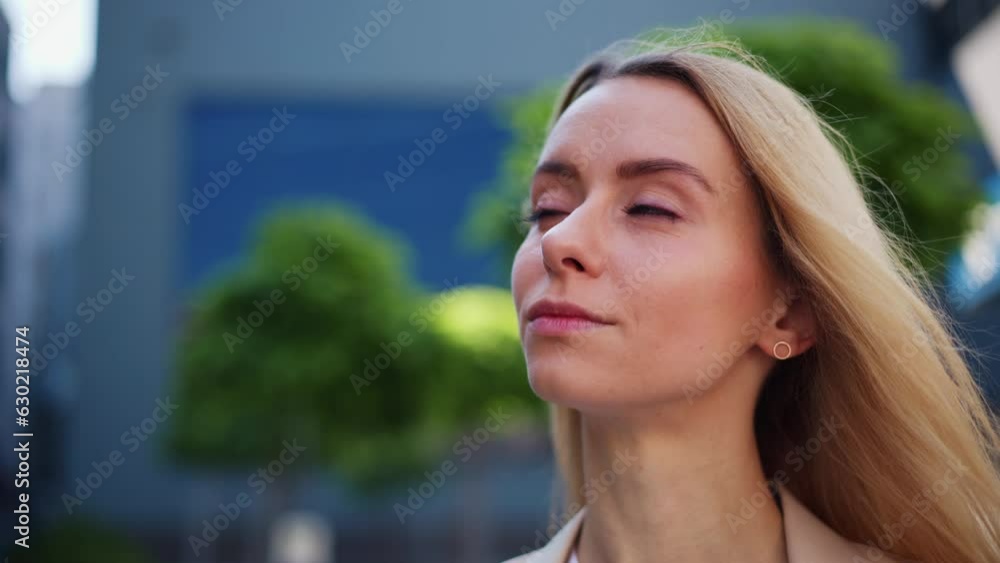 Woman's face serious and contemplative expression, blue eyes wide open ...