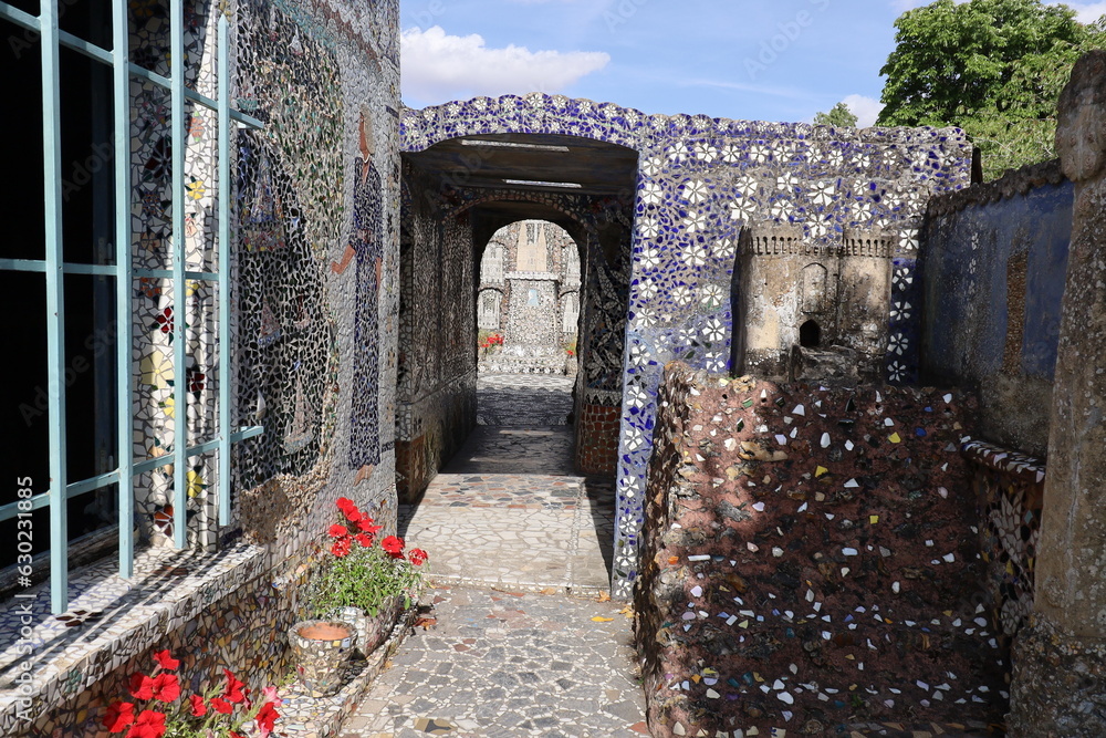 Foto de La maison Picassiette, de Raymond Isidore, décorée avec des ...