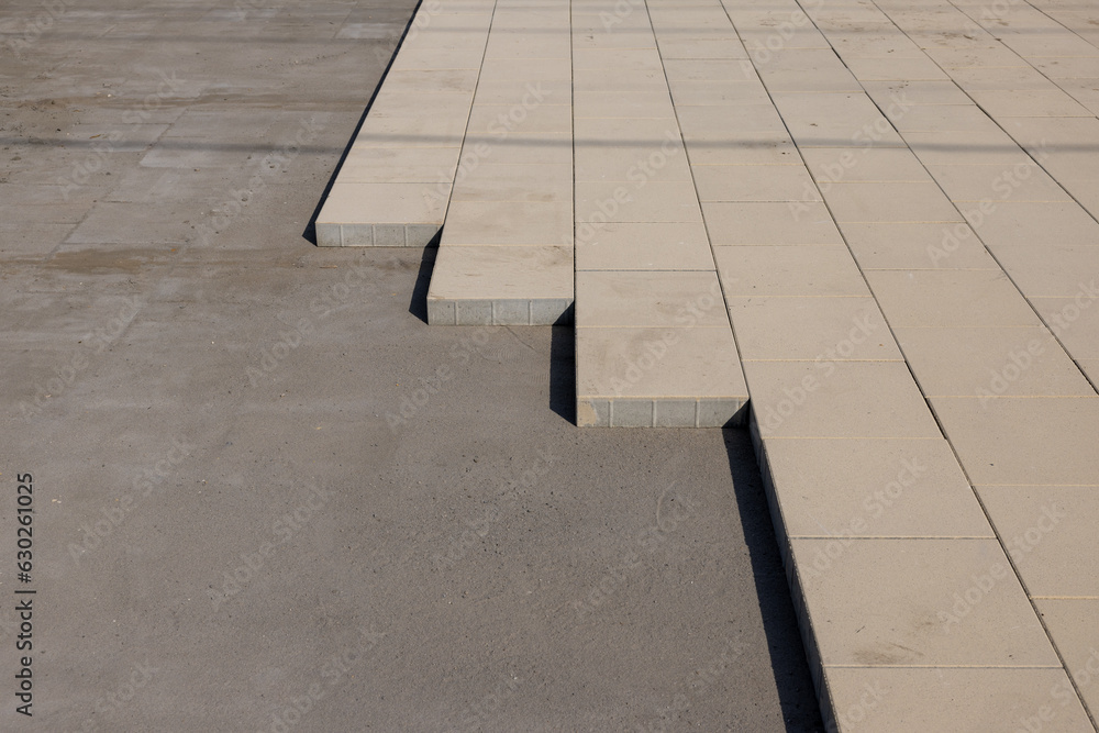 Foto de Modern square paving slabs. Construction of a new pedestrian ...