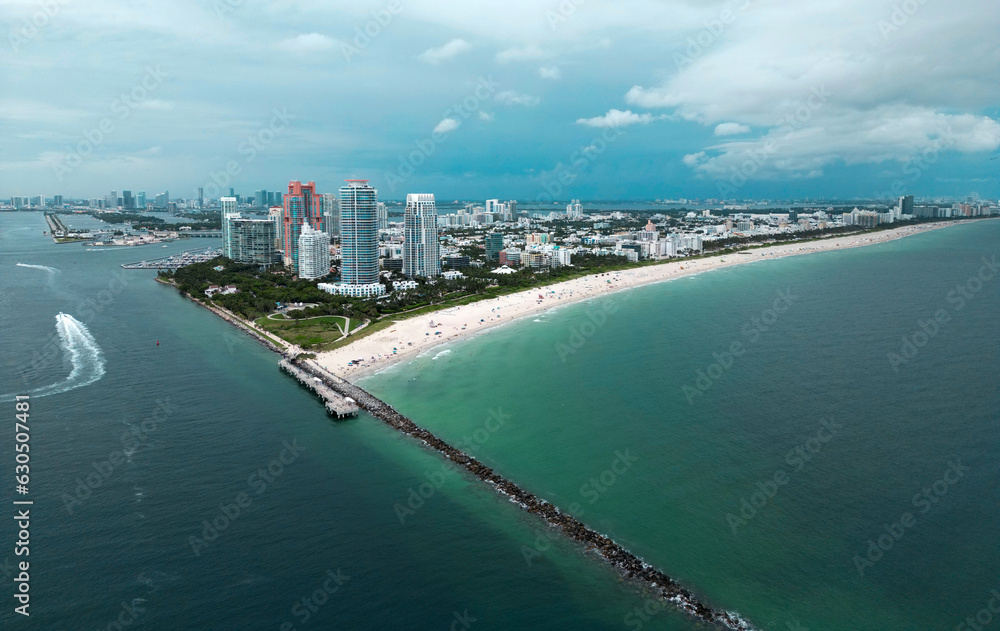 Foto de Miami Beach skyline, Florida. Miami Beach city skyline view ...