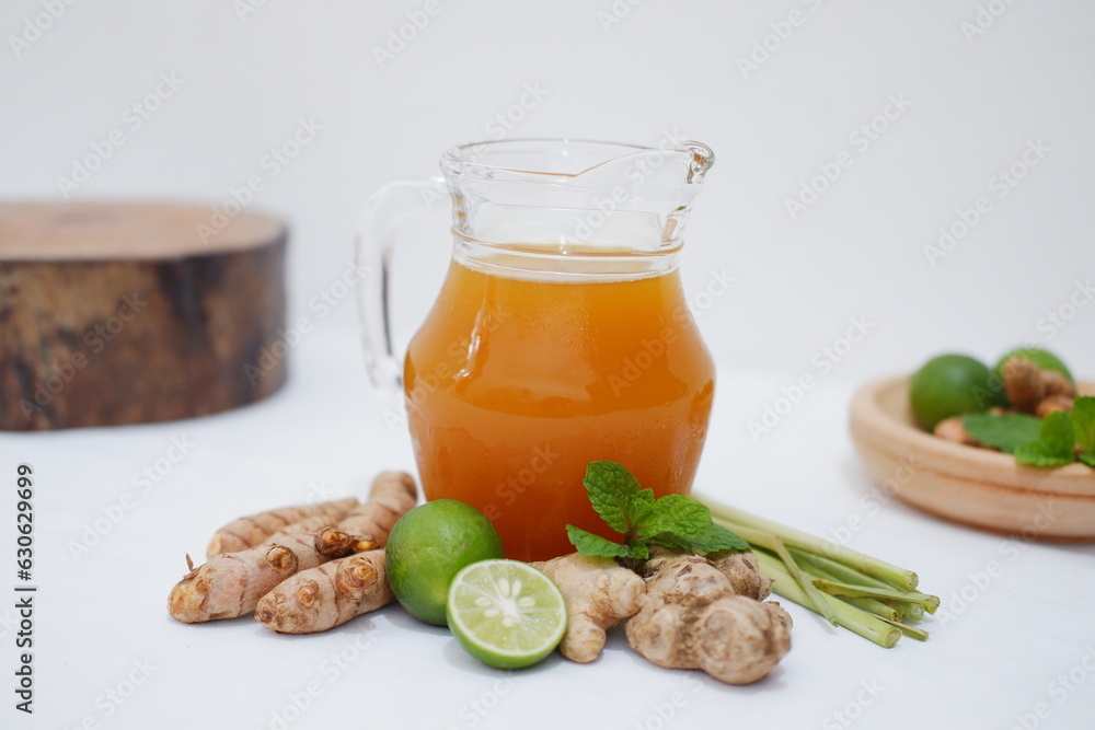 Ginger juice with fresh ginger and lemon on white background. Healthy ...