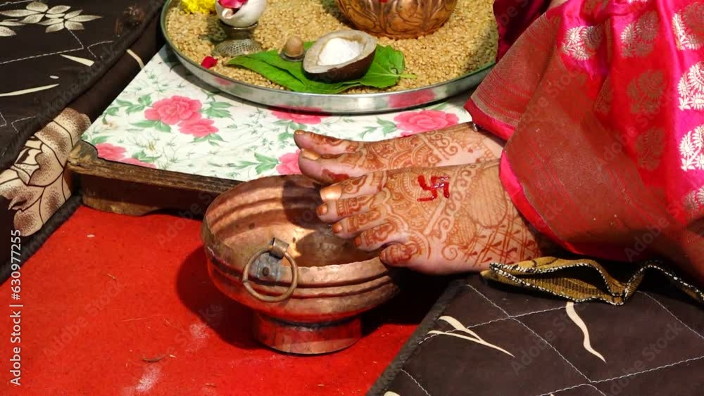 Hindu Swastik Symbol on a bride legs in marriage ritual. Marathi ...