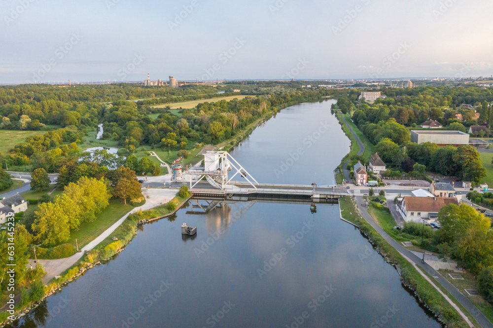 Le pont Pegasus Bridge en Normandie, sur la commune de Bénouville sur ...