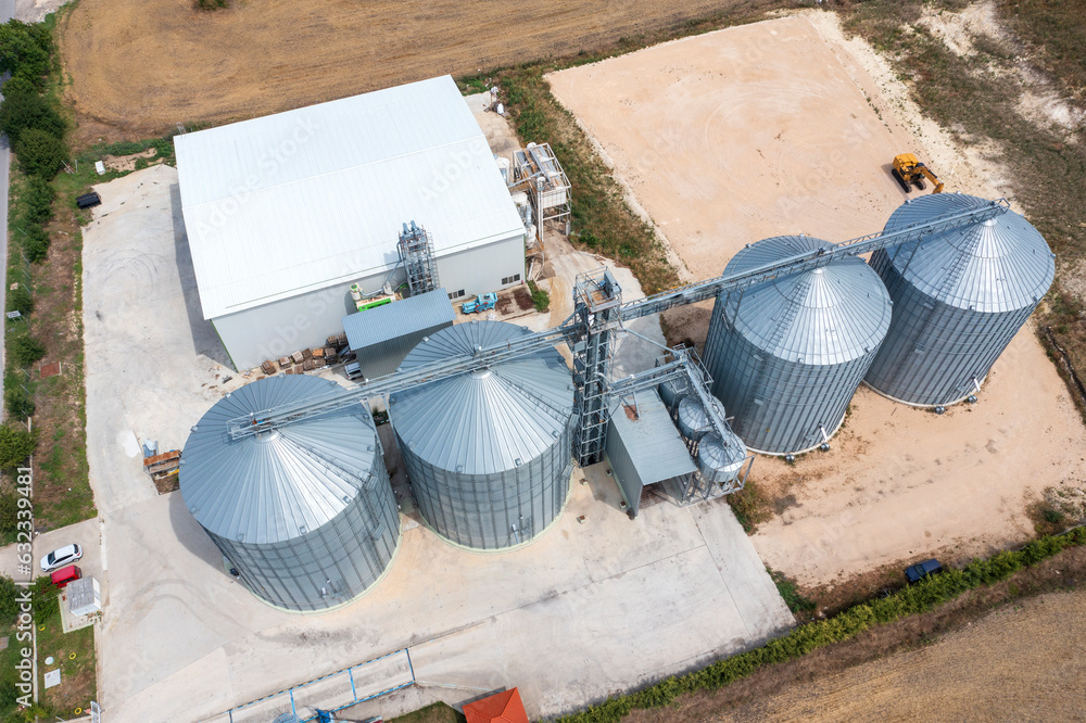 Modern agricultural Silo from above. Set of storage tanks cultivated ...