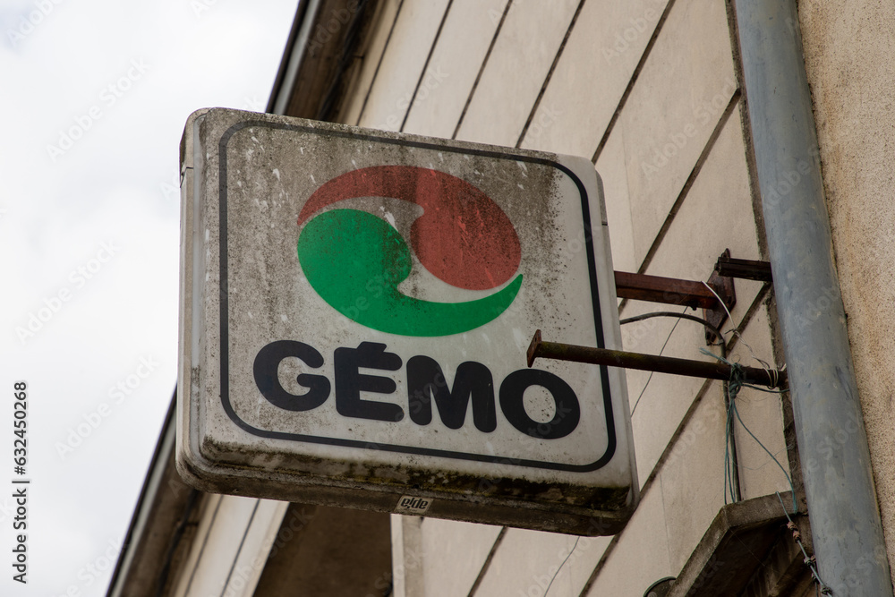 gemo signage the french chain of materials construction and decoration ...