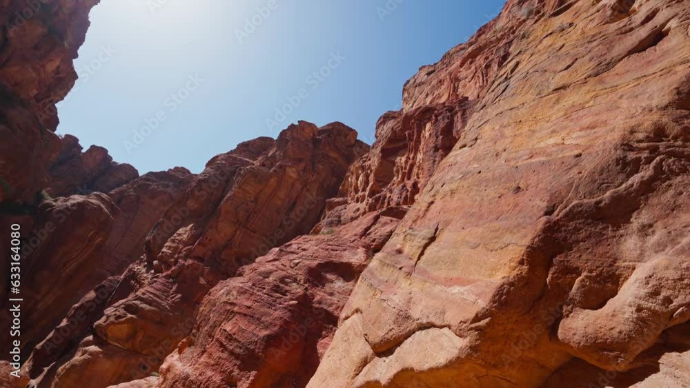 4k, road through the Siq Gorge, the symbol of the city of Petra, Wadi ...