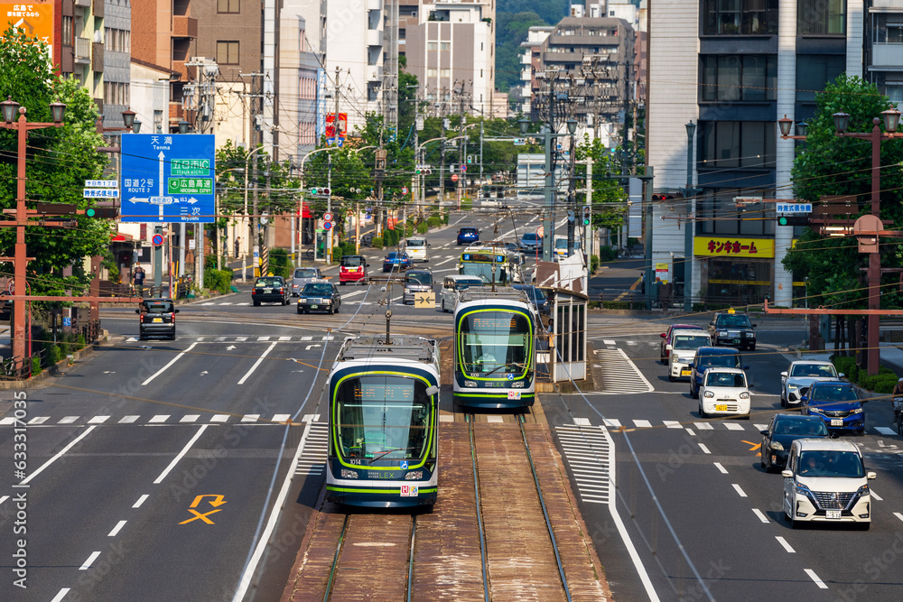 Foto de Hiroshima, JAPAN - July 26, 2023: Hiroshima Electric Railway ...