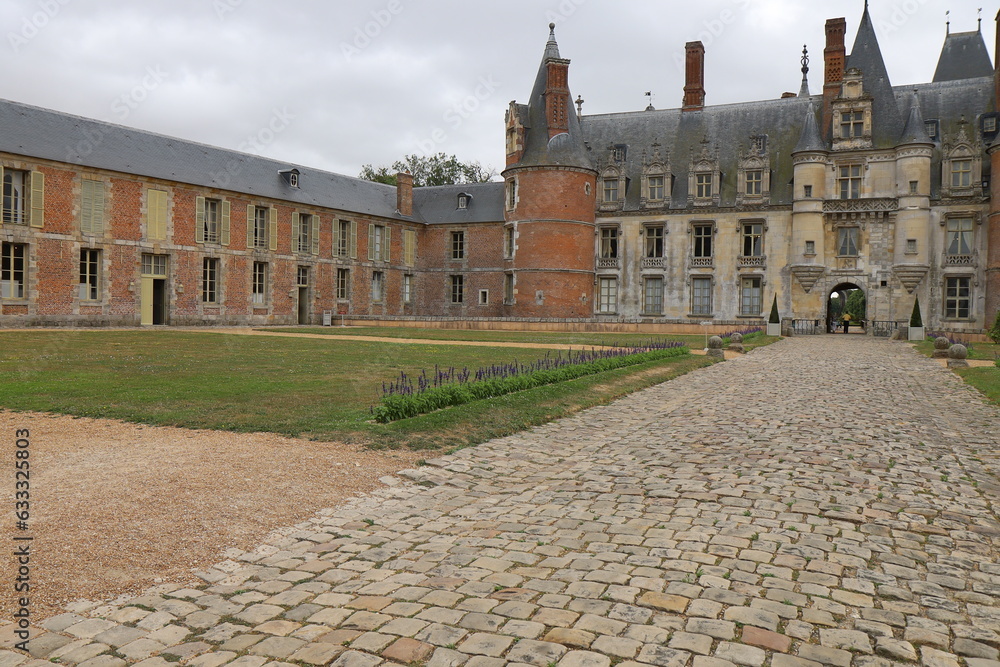 Le château de Maintenon, construit au 17eme siècle, village de ...
