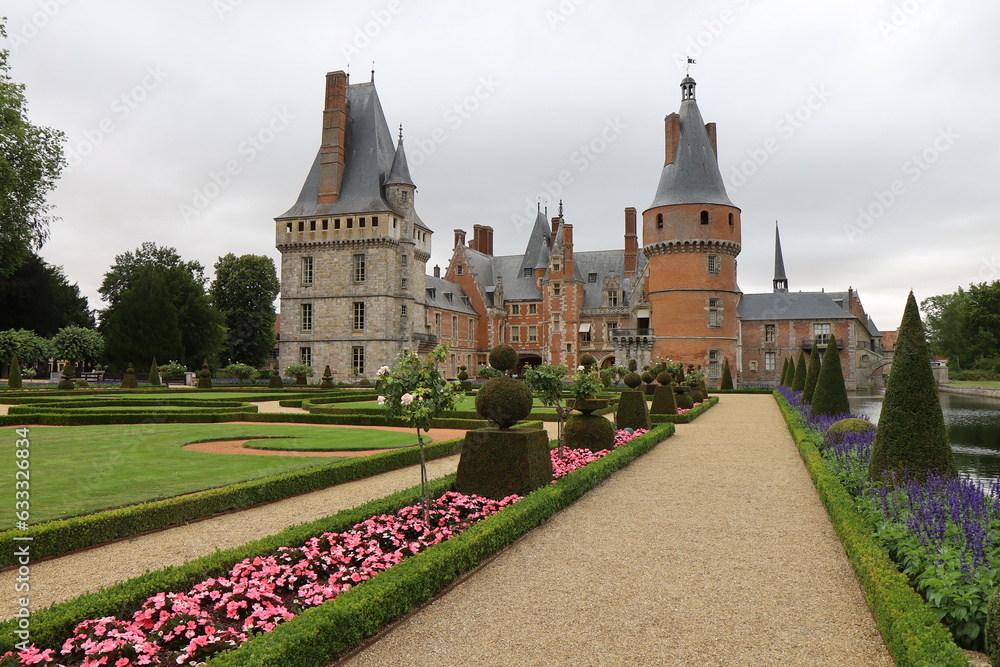Le château de Maintenon, construit au 17eme siècle, village de ...