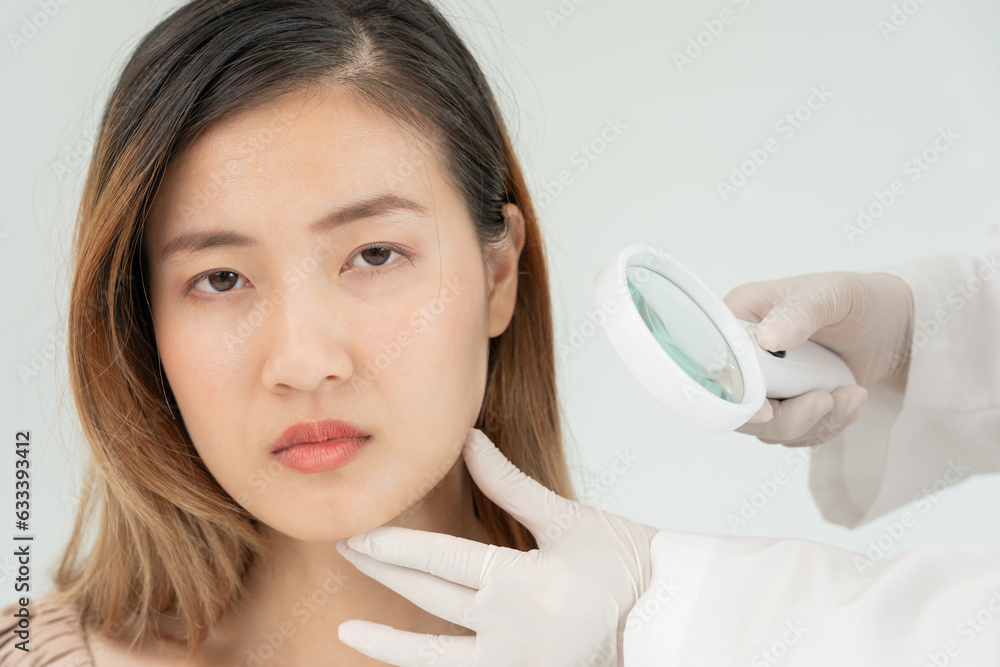 Foto de skin problem and beauty of asian girl. Dermatologist use ...