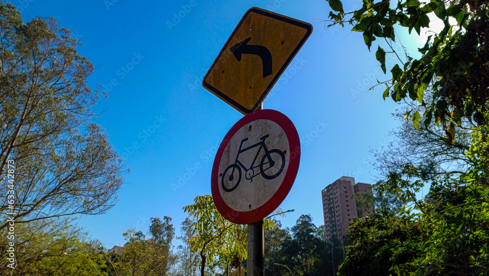 Zona sul de São Paulo. Nossa praça, Parque Burle Marx, Marginal ...