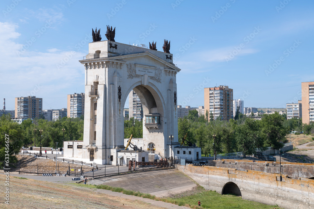 VOLGOGRAD, RUSSIA - JUNE 15, 2023: The arch of the first shipping lock ...