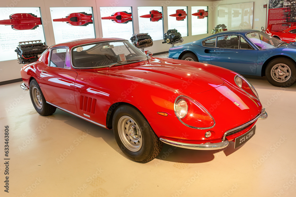 Foto de MODENA, ITALY — JULY 23, 2012: Museum Enzo Ferrari Modena. Red ...