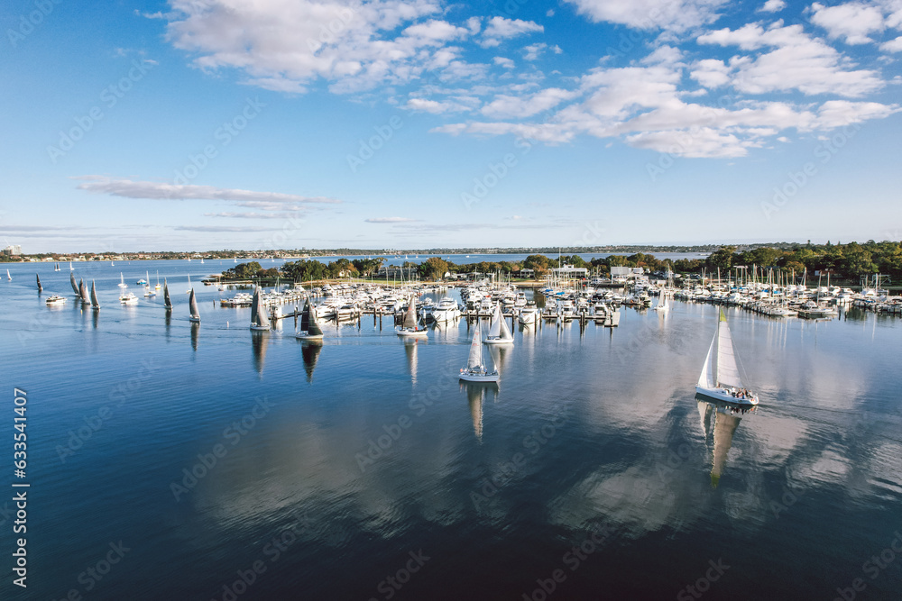 Yachts sailing into the Matilda Bay Marina on the Swan River in Perth ...