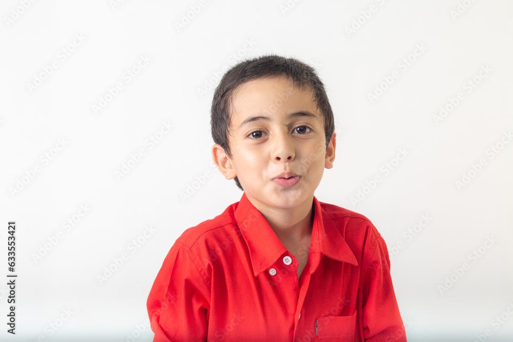 Foto Stock .cute boy making a sly face..A cute looking boy in a red ...