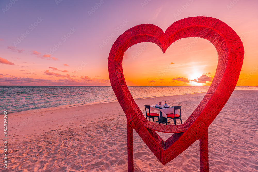 Honeymoon couples dinner at private luxury romantic dinner on tropical ...