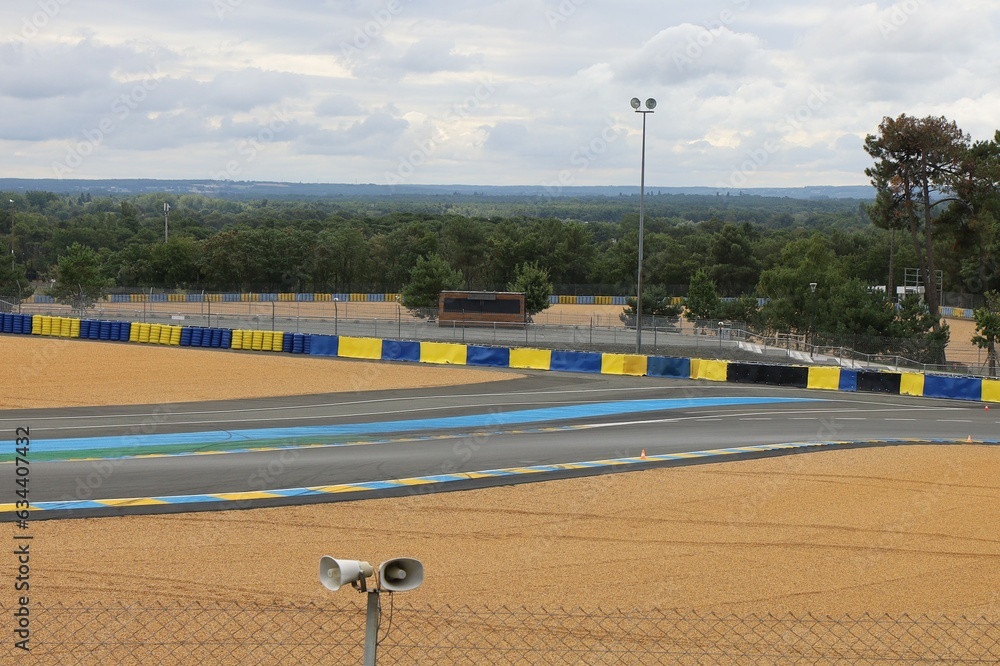 Le circuit des 24 heures du Mans, circuit de course automobile, ville ...