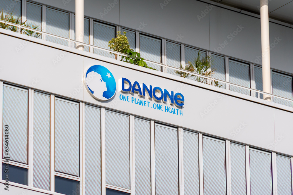 Rueil-Malmaison, France - 13 août 2023: Vue extérieure du siège social ...