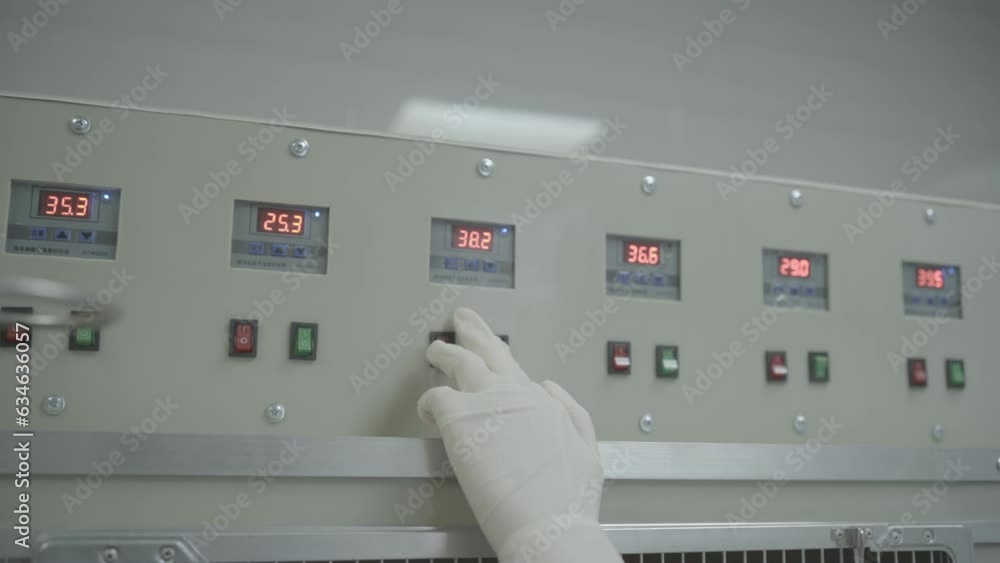 Vidéo Stock Temperature controller. Switches. Temperature regulation in ...