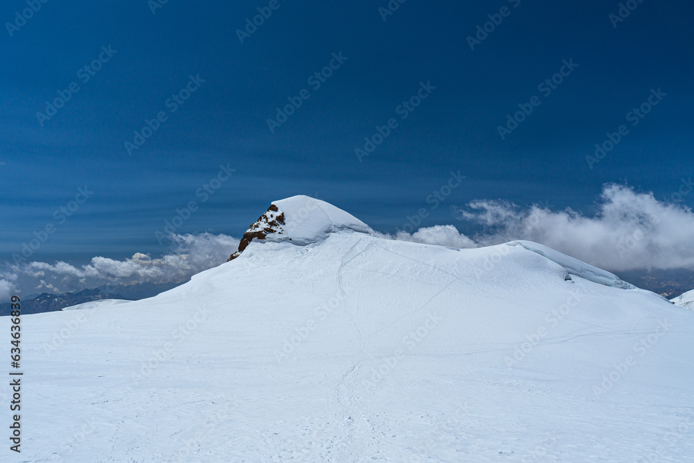 The spectacularity of the glaciers and peaks of Monte Rosa which exceed ...