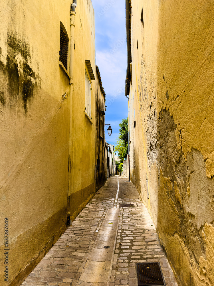 How to Enjoy the Scenic Views of Uzes, an Ancient Village in France ...