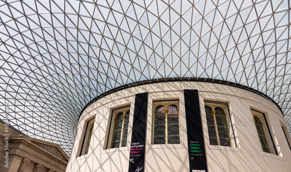 Spectacular glass ceiling of the British Museum and the circular ...