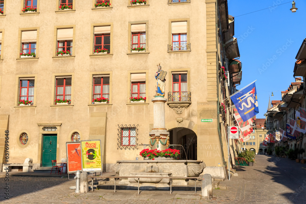 Foto de Bern, Switzerland - July 14, 2019: Moses Fountain (Mosesbrunnen ...